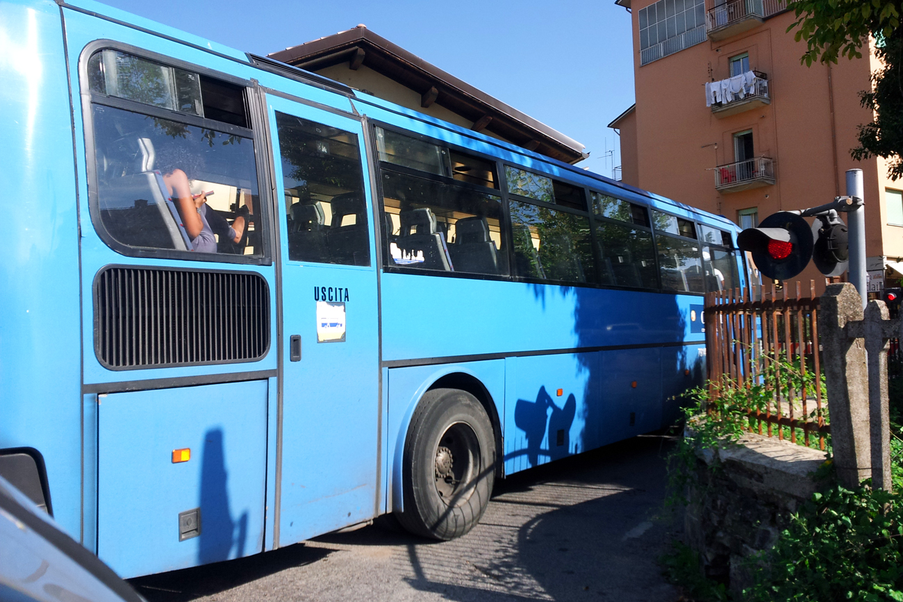 Cotral, bus in fiamme. L'azienda: «Mezzi vecchi, ne arrivano 300 nuovi»