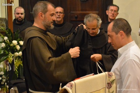 Vestizione dei novizi a Fonte Colombo con il vescovo Domenico