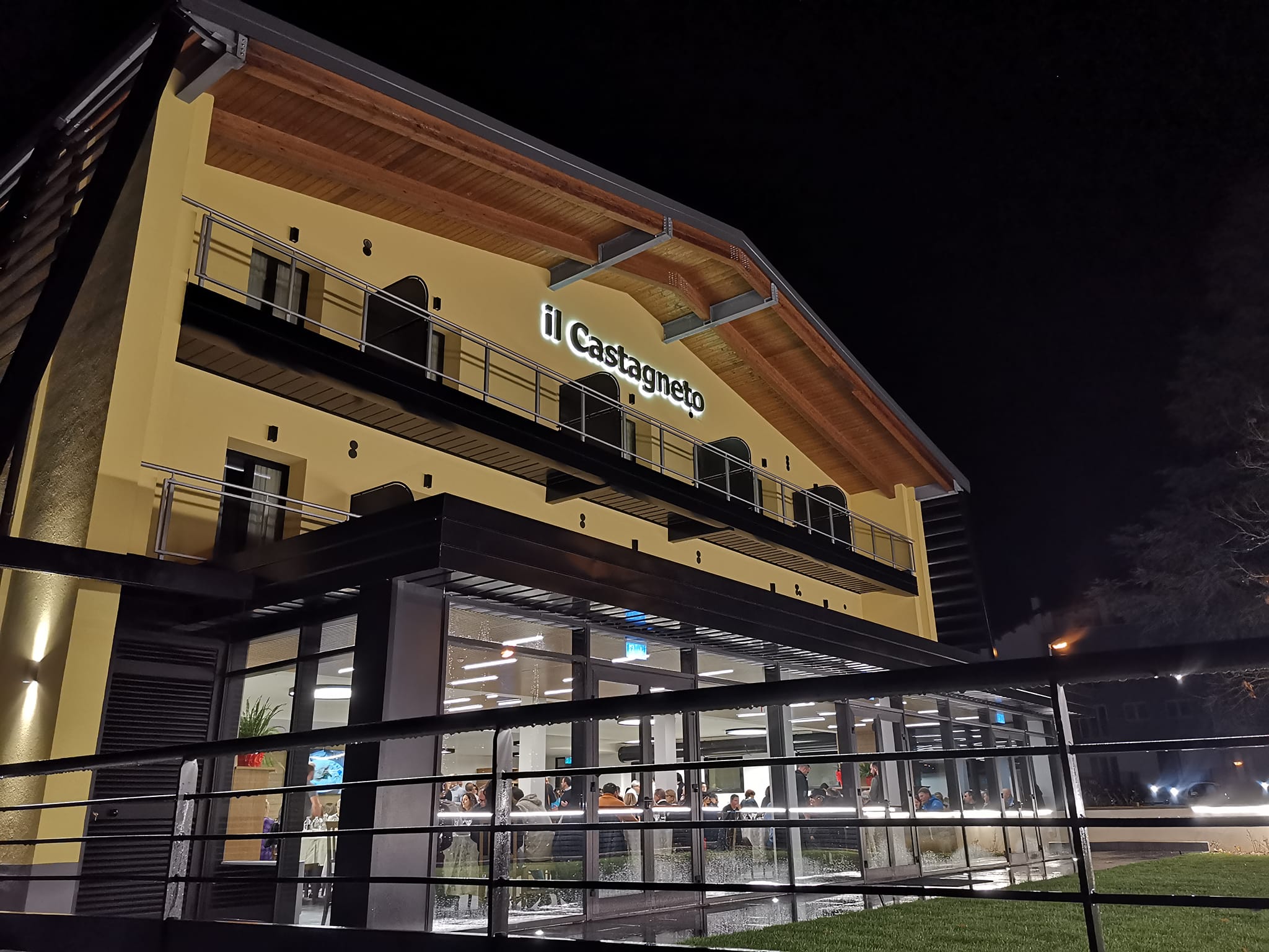 Riaperto ad Amatrice "il Castagneto", albergo e ristorante distrutto ...