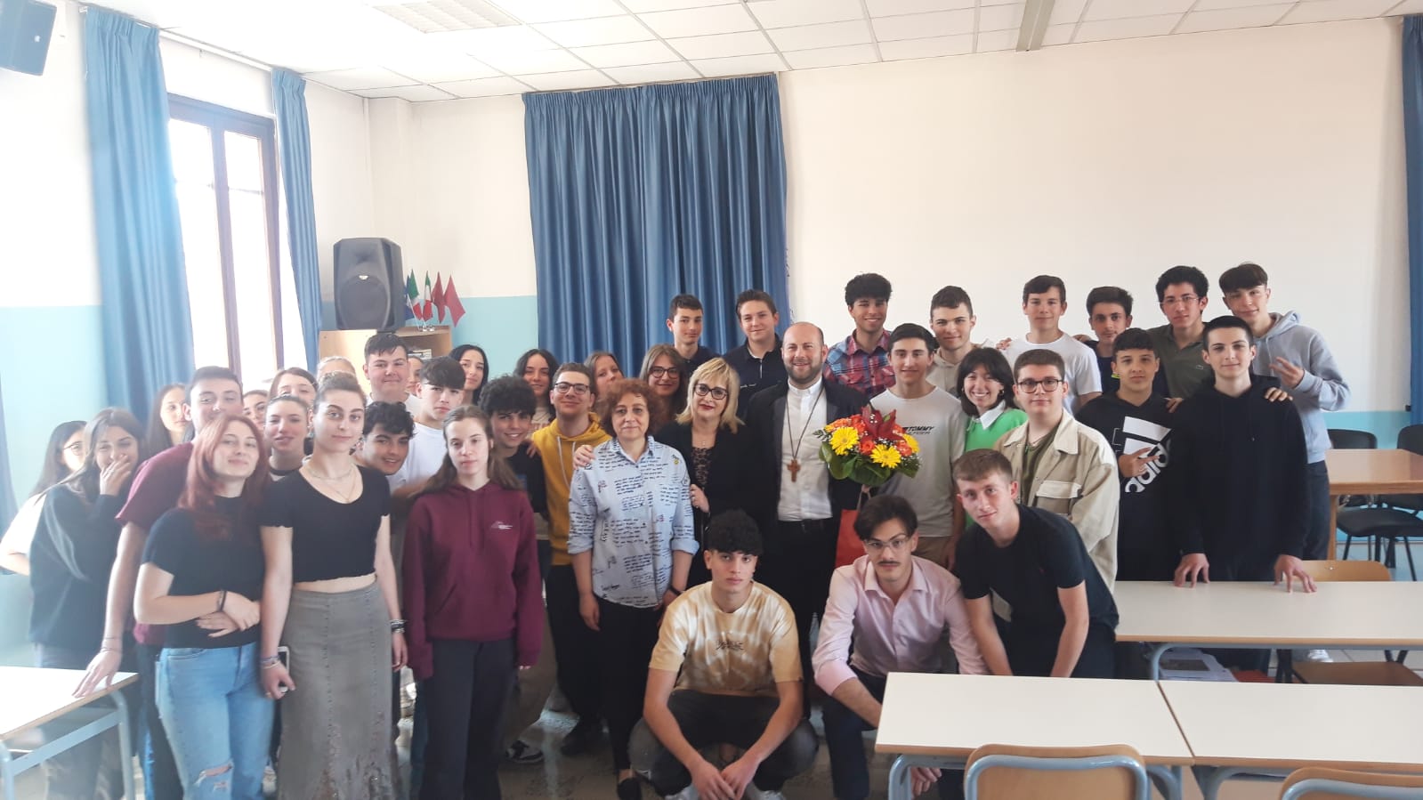 «Per voi la mia porta sarà sempre aperta»: monsignor Piccinonna ai ...